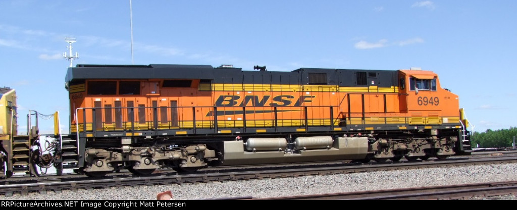 BNSF 6949